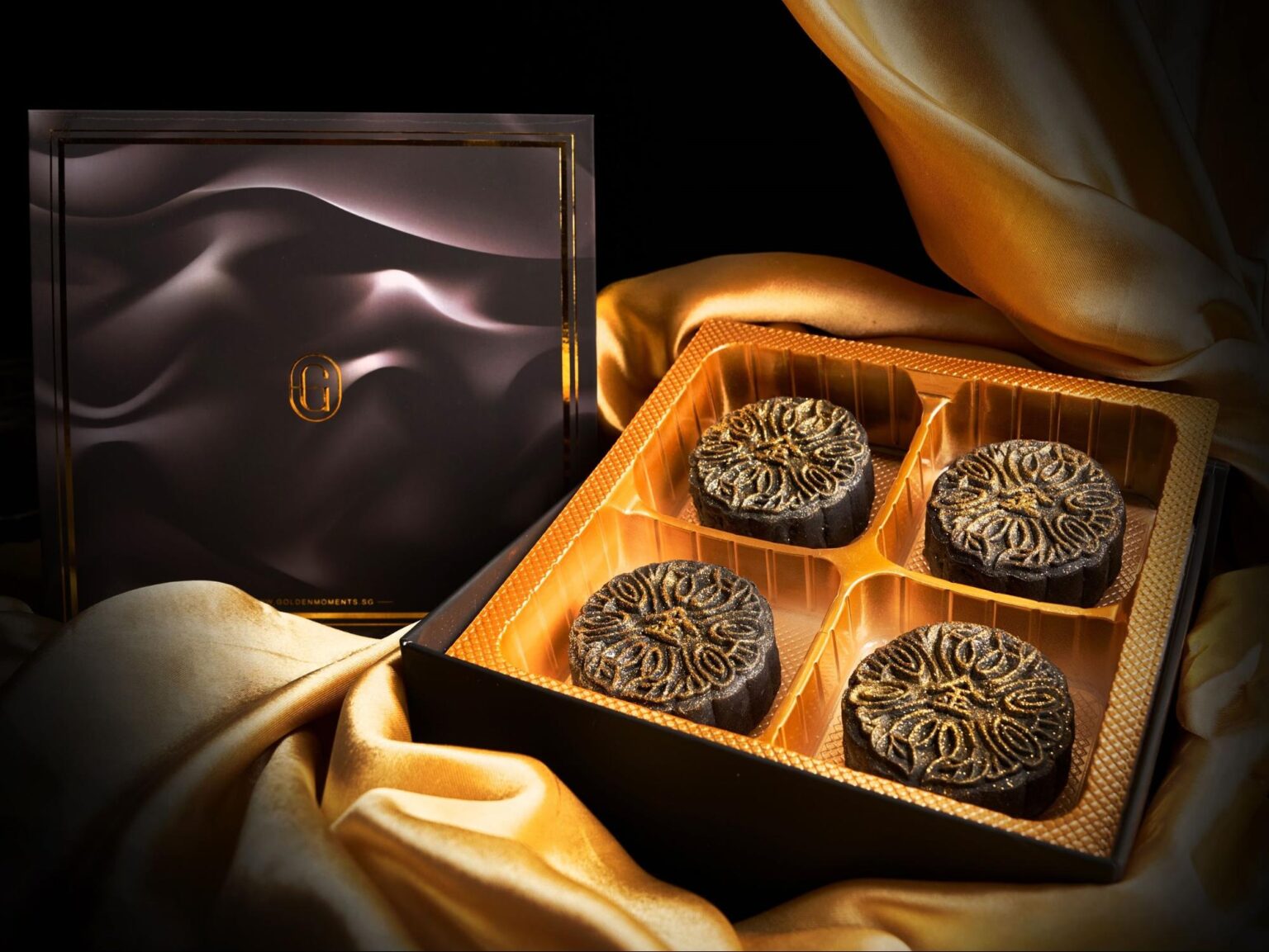 10 Durian Mooncakes Trending In Singapore With Real Gold & Bird's Nest